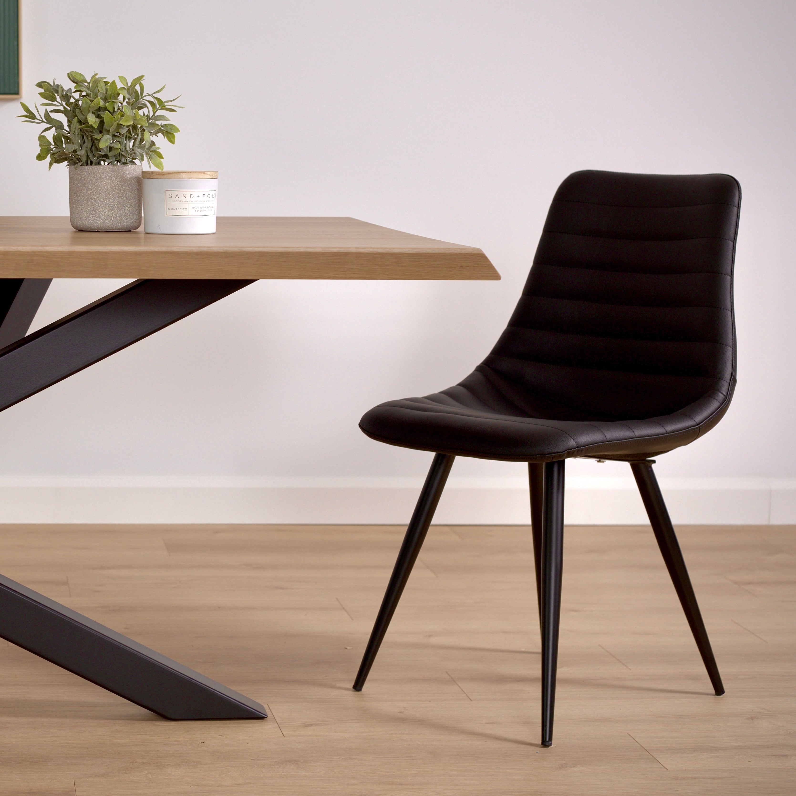 CHAISES